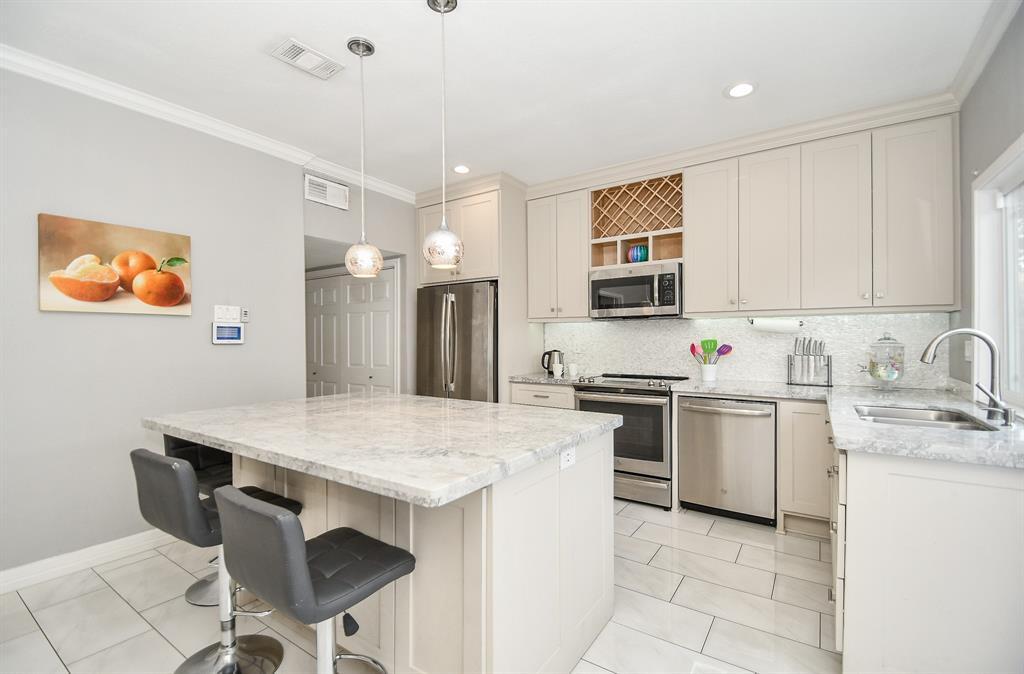 820 Threadneedle St, Houston, TX 77079 - Townhome Rentals in Houston TX ...