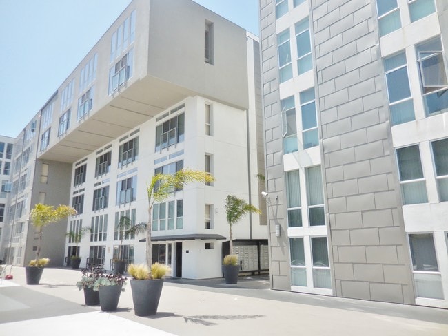 The R2 by CLG Apartments - Los Angeles, CA | Apartments.com