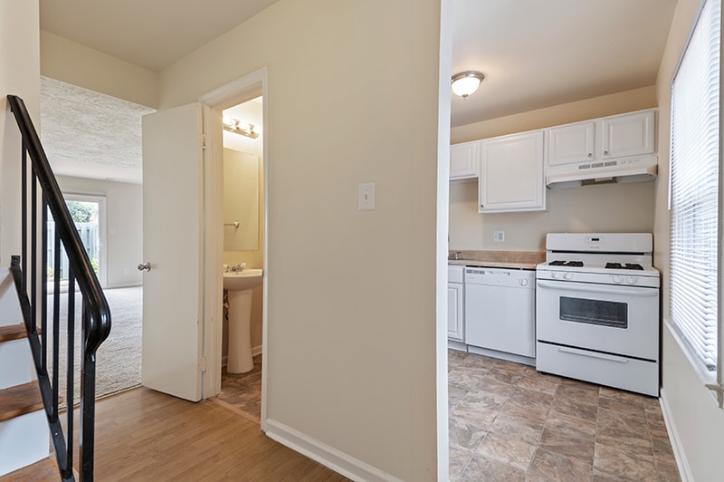 Blue Ridge Crossing Apartments & Townhomes - 2639 Barracks Rd ...