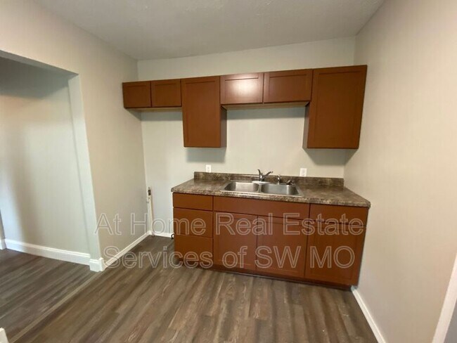 2000 W College St Unit 2, Springfield, MO 65806 - Condo for Rent in ...