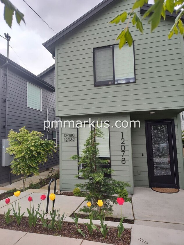 12082 SE Pine St, Portland, OR 97216 - Townhome Rentals in Portland OR ...