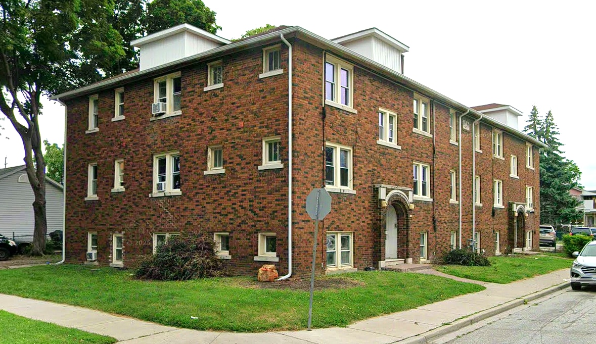 714 Elliott St E, Windsor, ON N9A 3S4 - Townhouse for Rent in Windsor ...