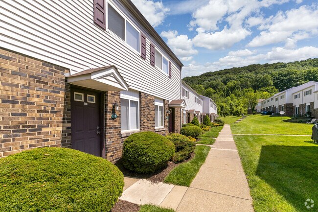 Apartments for Rent with a Dog Park in Ingram PA