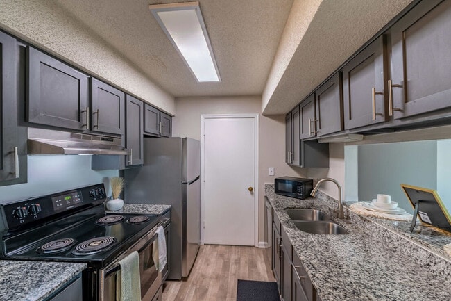 Ragin Estates Apartments for Rent with a Walk-In Closet - Rock Hill, SC ...