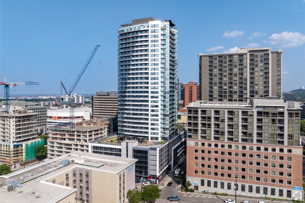 Hamilton Downtown B Hamilton Apartments for Rent with a Living Room ...
