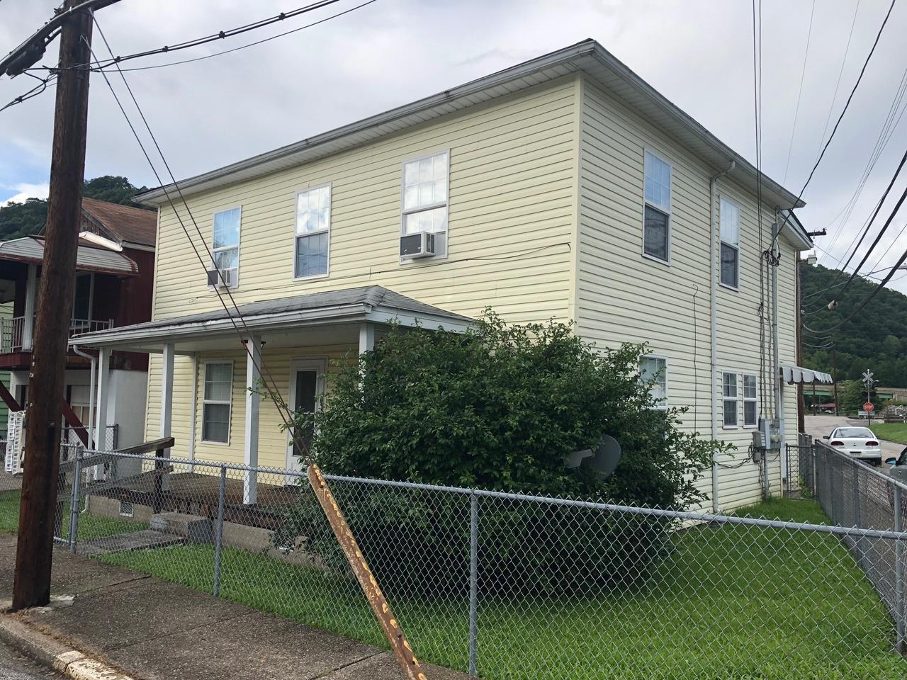 513 William St, Cedar Grove, WV 25039 - Townhome Rentals in Cedar Grove ...