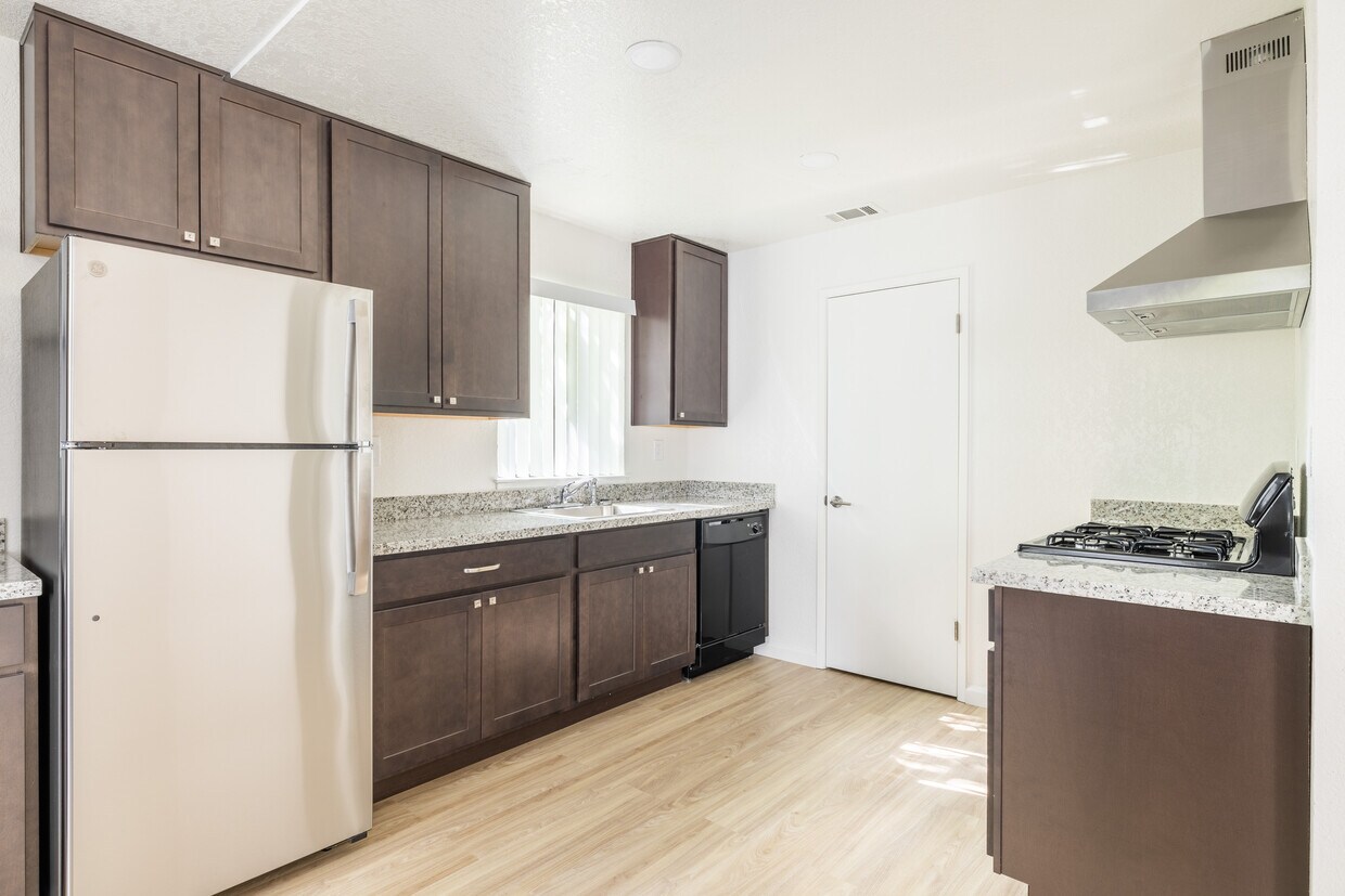 Manteca Golf and Tennis Villas - Apartments in Manteca, CA | Apartments.com