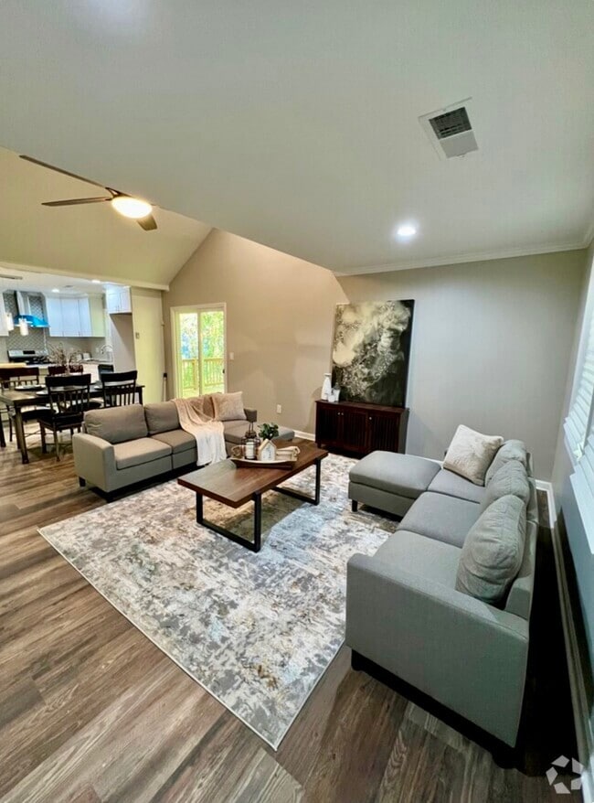 Urban Villa Apartments for Rent with Hardwood Floors - Atlanta, GA - 2 ...