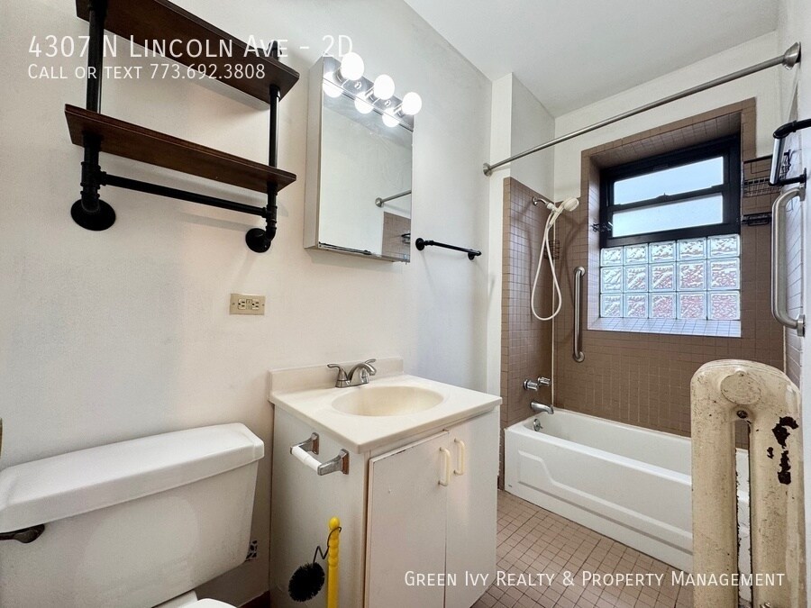 4307 N Lincoln Ave Unit 2D, Chicago, IL 60618 - Room for Rent in ...