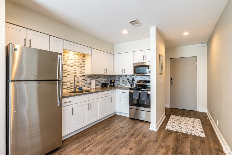 EdgeWater at City Center - 8395 Renner Blvd Lenexa, KS 66219 ...