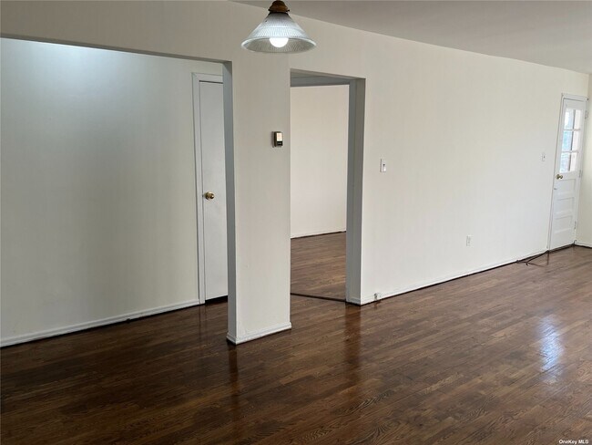 88-07 Pontiac St Unit 3 FLR, Queens, NY 11427 - Room for Rent in Queens ...