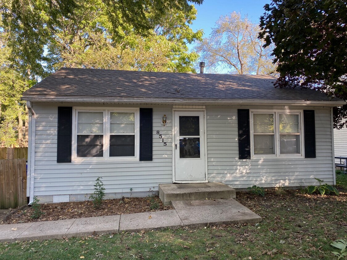 8515 Eby Ave, Overland Park, KS 66212 - House Rental in Overland Park ...