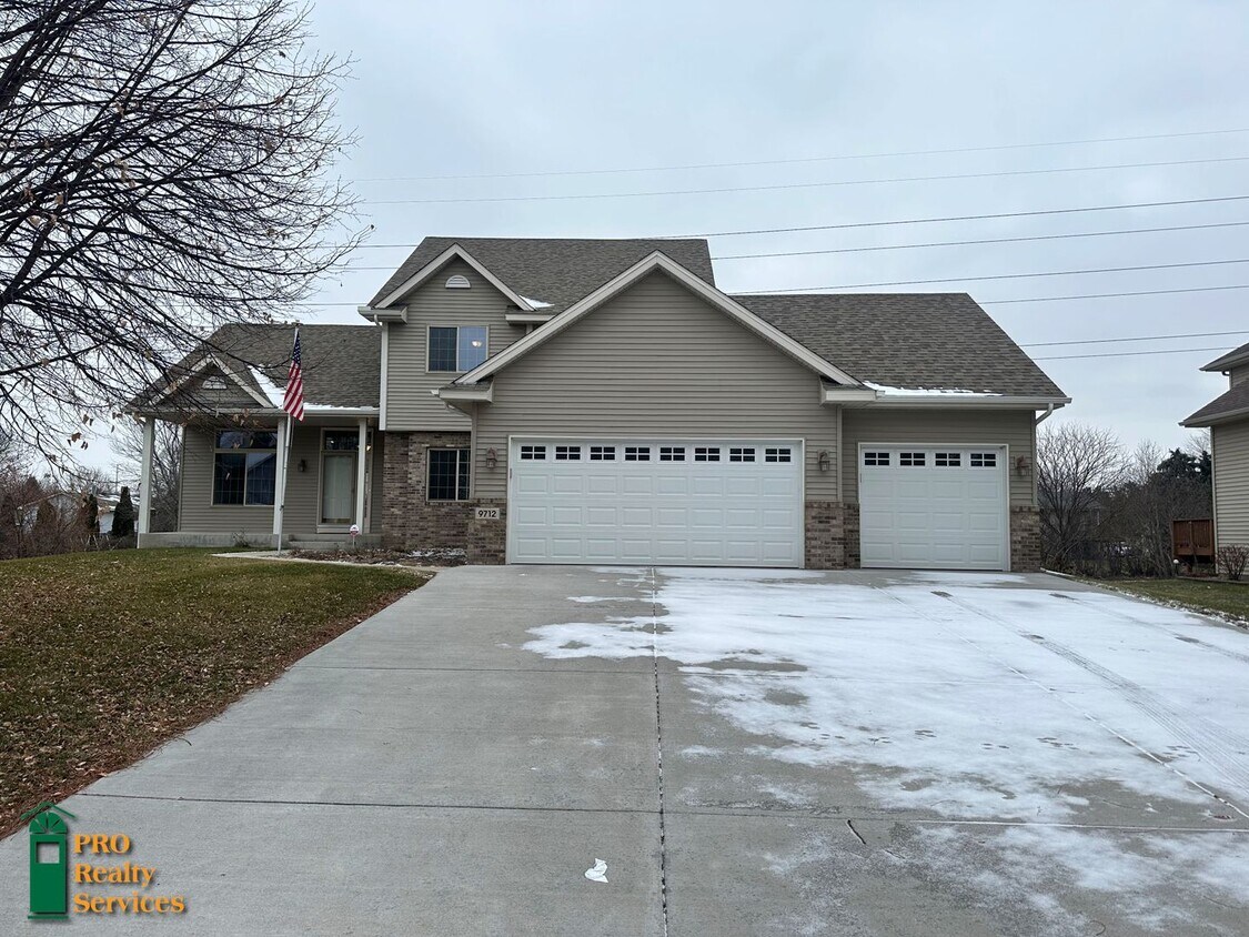 9712 Almond Ave N, Minneapolis, MN 55443 - House Rental in Minneapolis ...