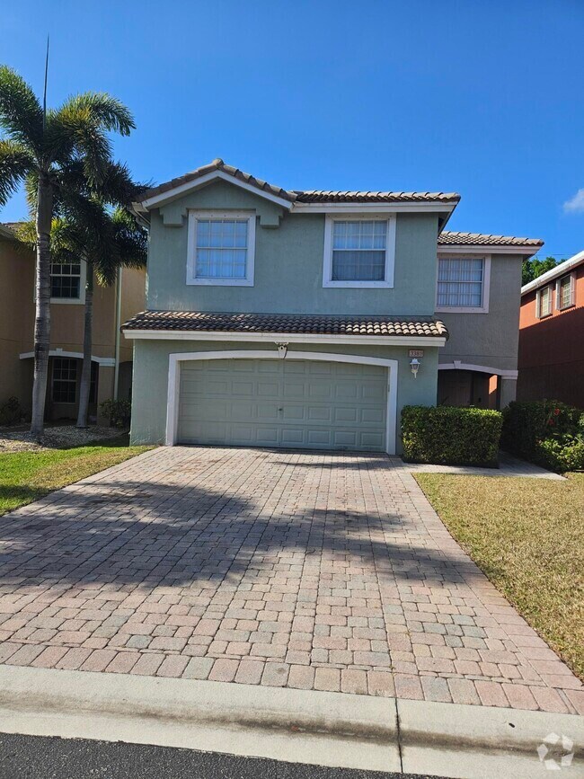 Hamilton Bay Apartments for Rent with a Walk-In Closet - West Palm ...