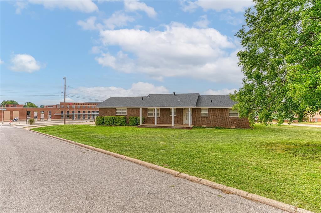 424 W Oklahoma, Weatherford, OK 73096 - House Rental in Weatherford, OK | Apartments.com