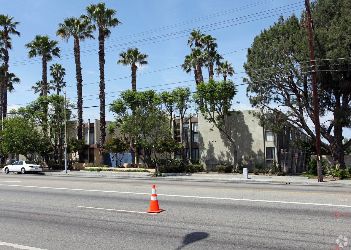 Reseda Village Apartments - 7939 Reseda Blvd Reseda, CA 91335 ...