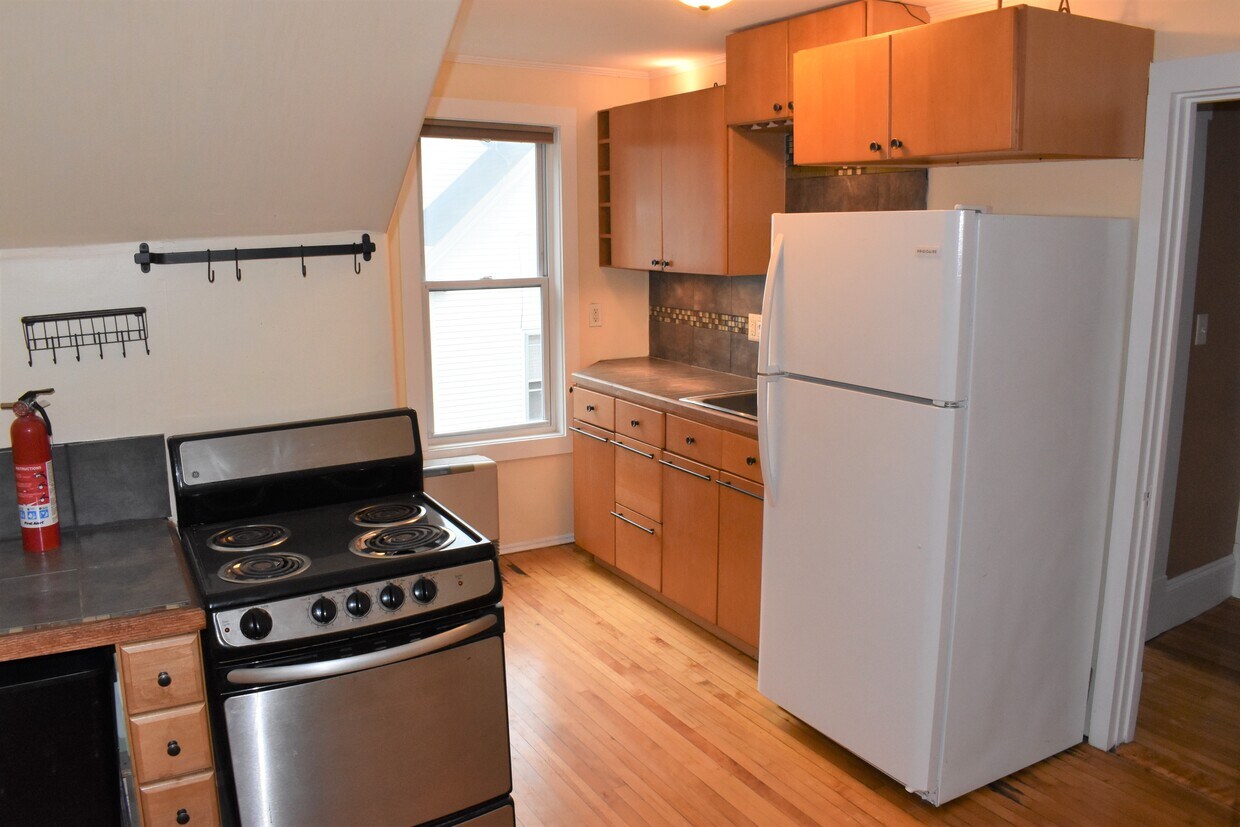 201 Central St Unit 2, Northfield, VT 05663 - Apartments in Northfield ...