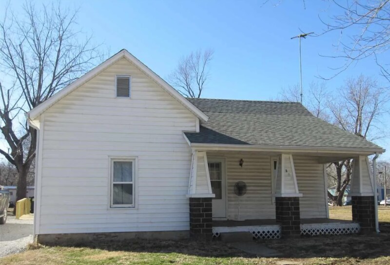 311 S 3Rd St, Deepwater, MO 64740 | Apartments.com