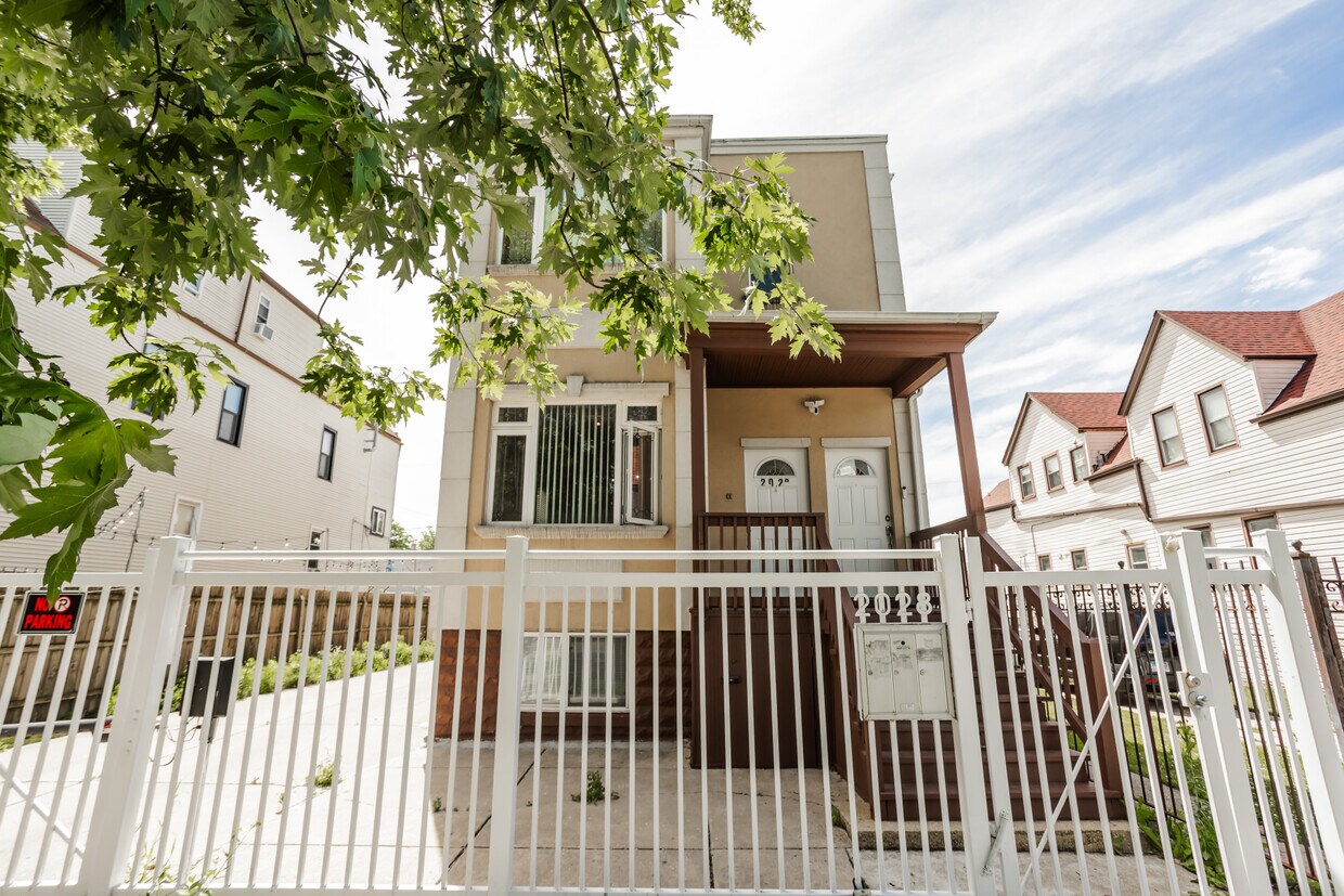 2028 N Hamlin Ave Unit #1, Chicago, IL 60647 - Condo for Rent in ...