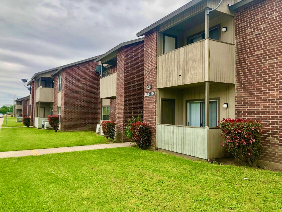 1611 S 3rd St Unit 1000, Ganado, TX 77962 - Condo for Rent in Ganado ...