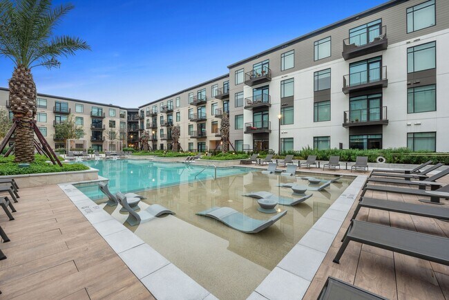 The Sterling at Regent Square - Apartments in Houston, TX | Apartments.com