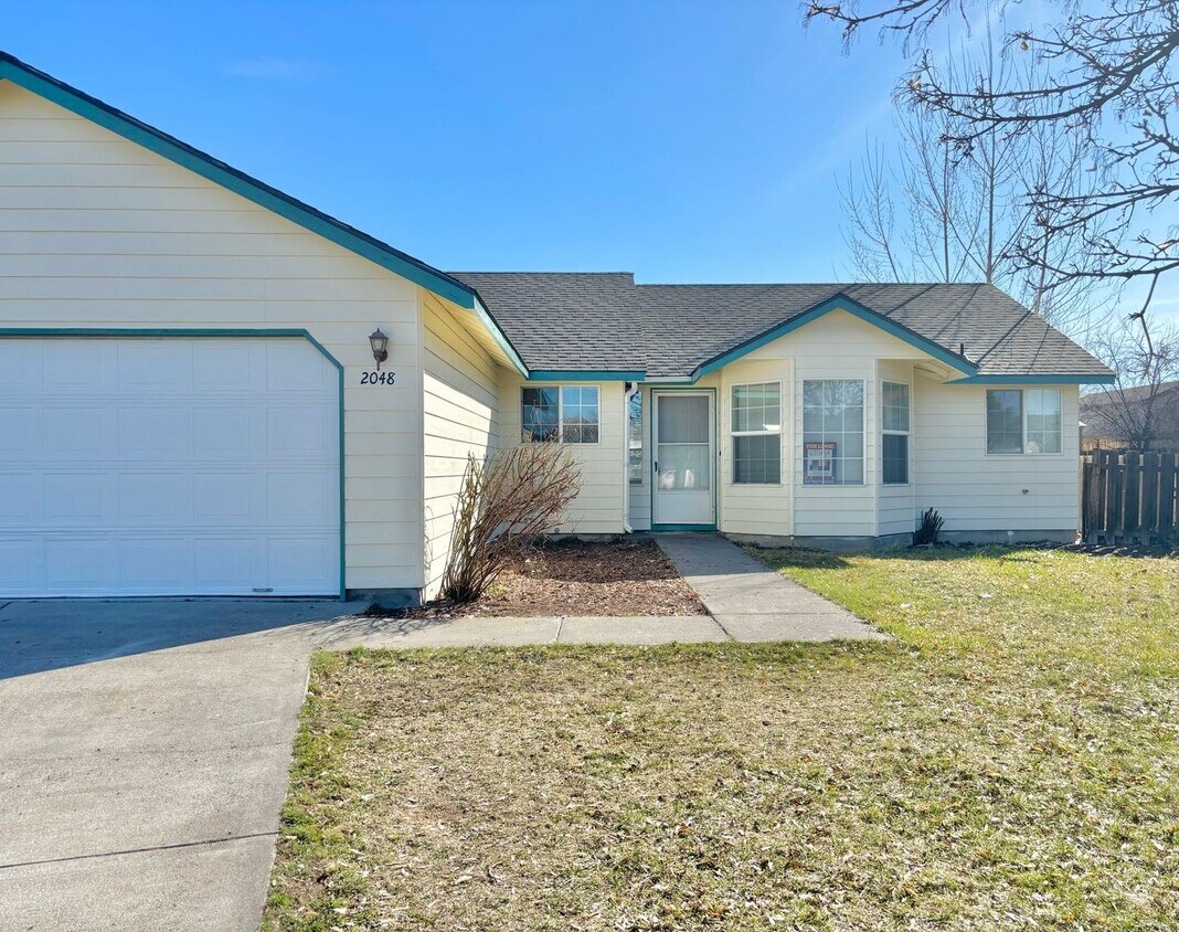 2048 SW 30th St, Redmond, OR 97756 - House Rental in Redmond, OR ...