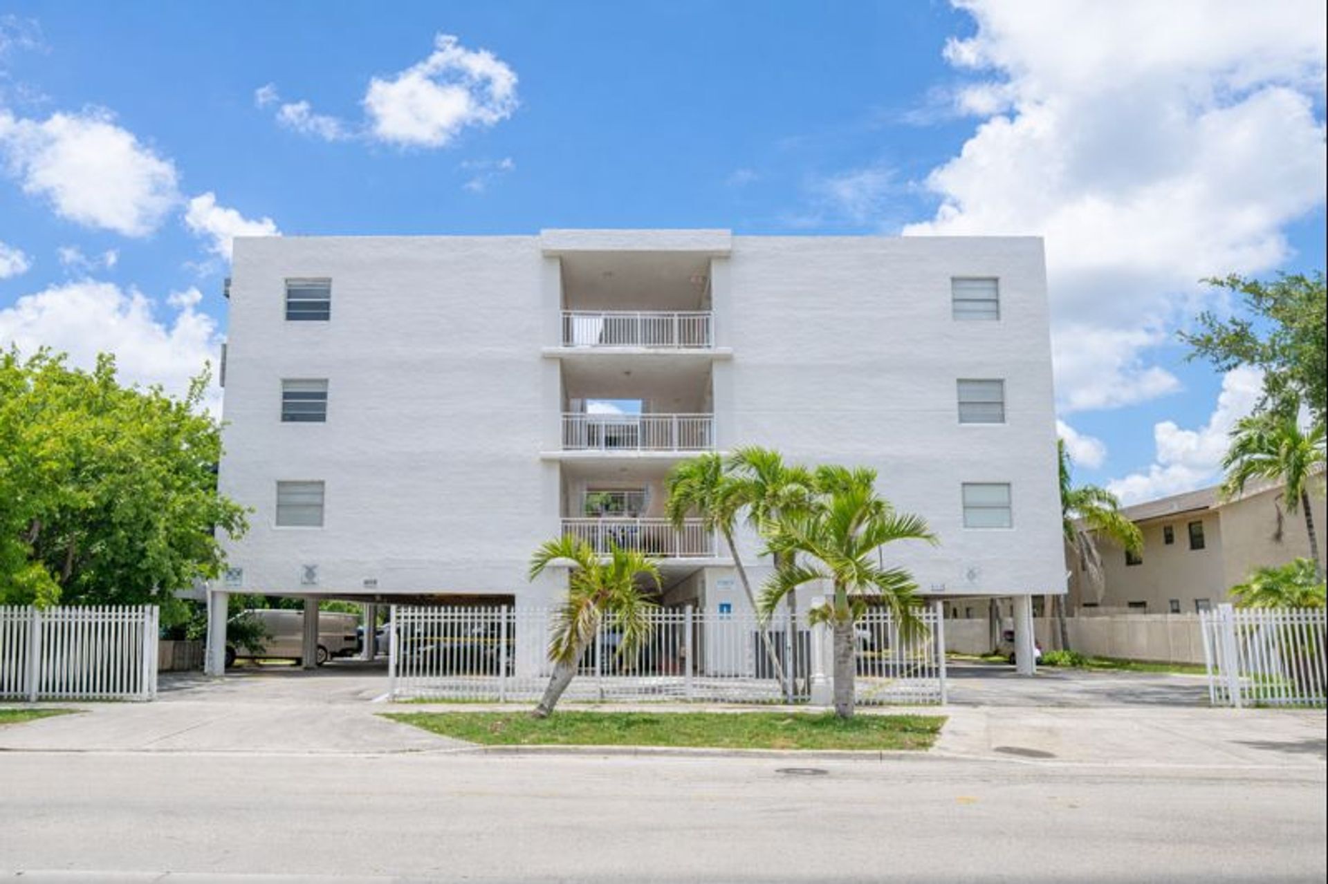 1095 W 77 St Hialeah, FL 33014 - 1095 W 77th St Hialeah, FL 33014 ...