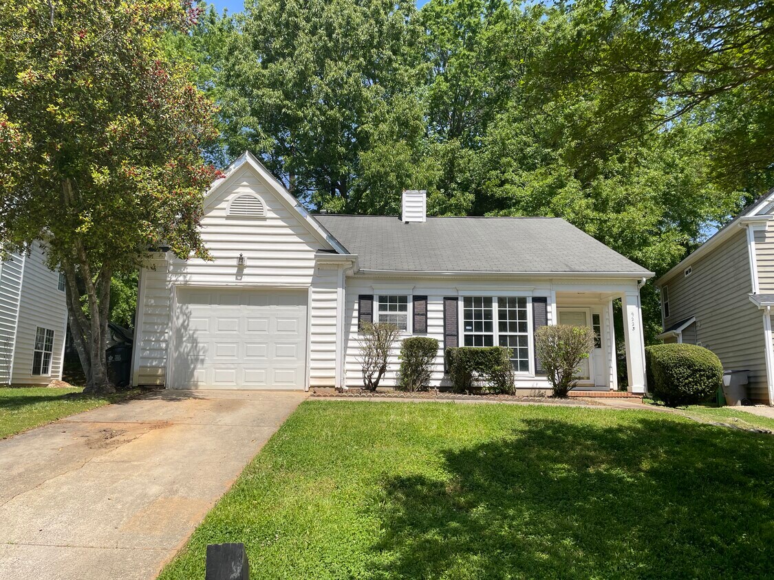 9223 Darbyshire Pl, Charlotte, NC 28216 - House Rental in Charlotte, NC ...