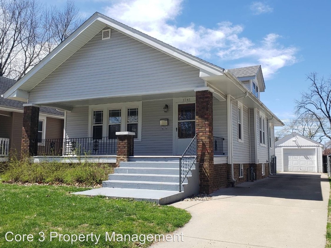 1741 Holmes Ave, Springfield, IL 62704 - House Rental in Springfield ...