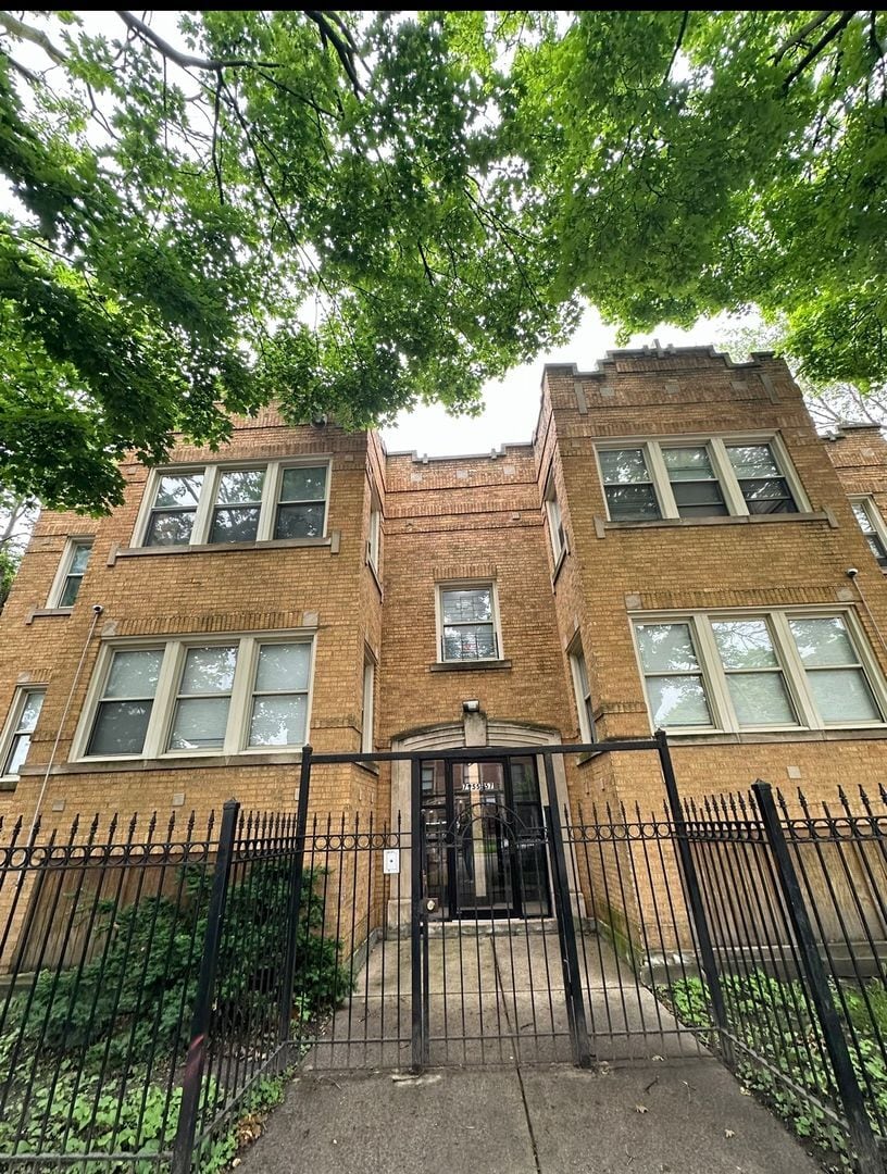 7955 S Maryland Ave Unit 832 E 80th St - 1, Chicago, IL 60619 - Room ...