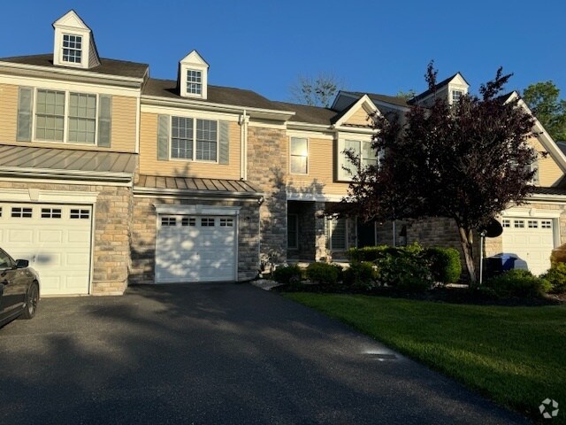 The Estates at Princeton Junction Apartments for Rent with a Garage ...