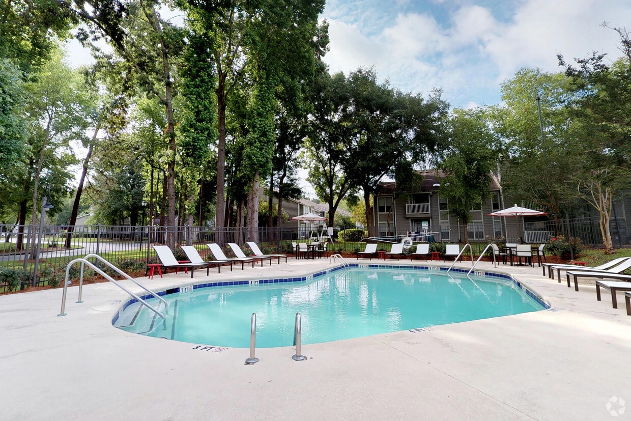 Ellevate St. Ives Apartments - 7930 St. Ives Rd N Charleston, SC ...