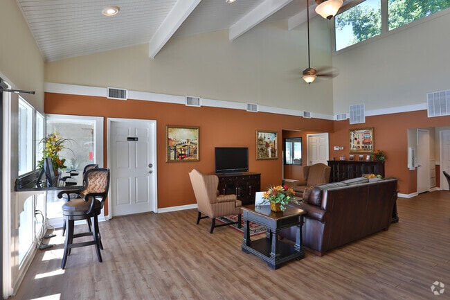 Pelham Place North Apartments - 25 Pelham Rd Greenville, SC ...