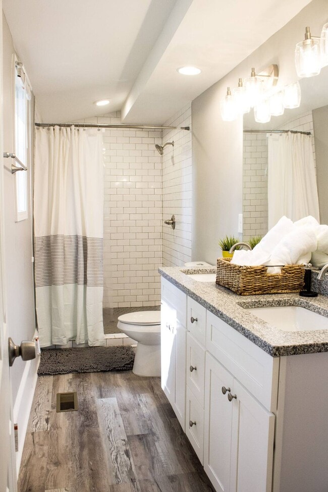 Eastwood Manor Houses for Rent with High Ceilings - 1 Homes | Apartments.com