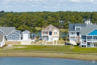 Summerhouse On Everett Bay Apartments for Rent with Parking - Holly ...