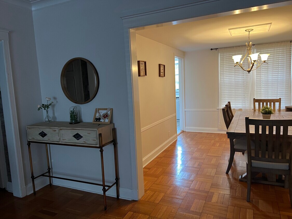 921 S Hanley Rd Unit A, Clayton, MO 63105 - Condo for Rent in Clayton ...