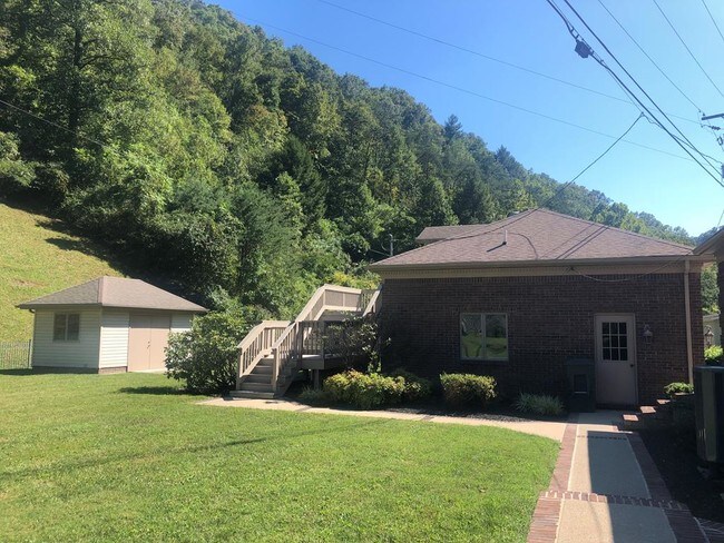 218 Harless Creek, Regina, KY 41559 - House Rental in Regina, KY ...