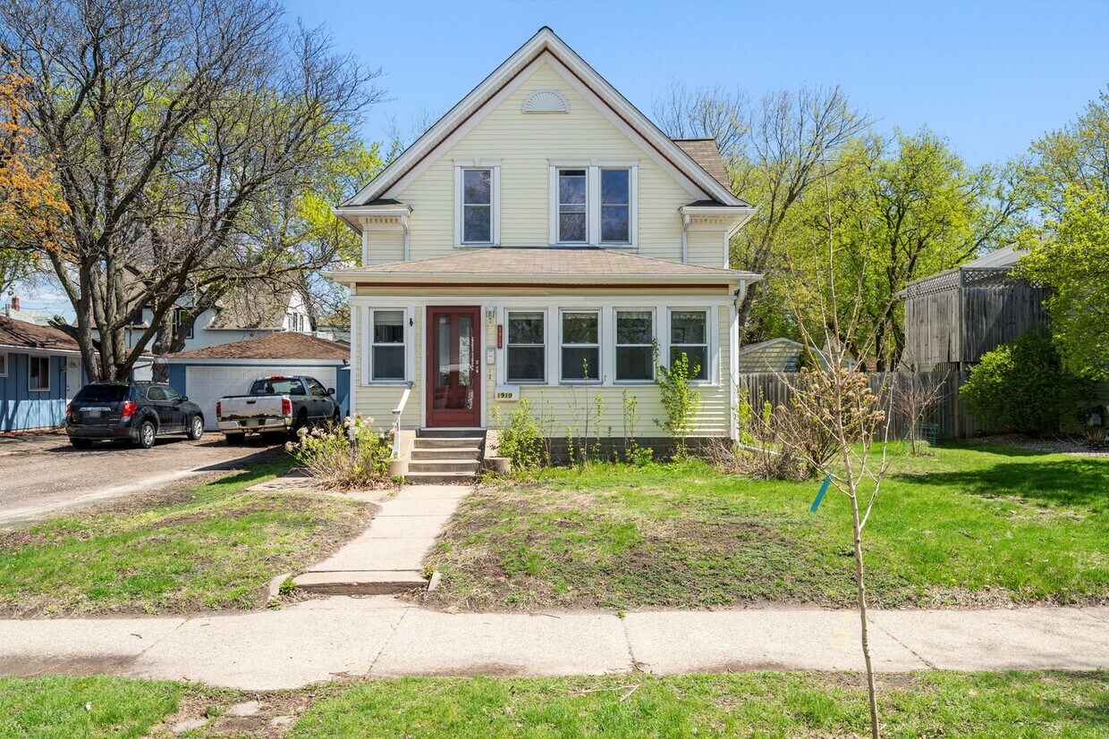 1919 NE Taylor St Minneapolis, MN 55418 - Alquileres en Minneapolis, MN ...