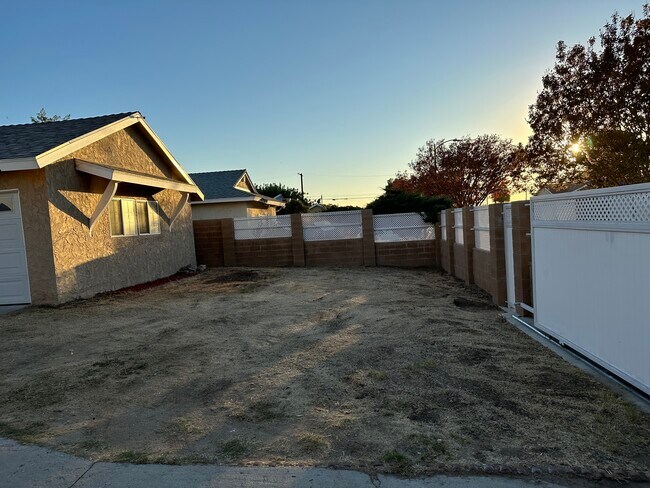 12272 Remington St, Pacoima, CA 91331 - House Rental in Pacoima, CA ...