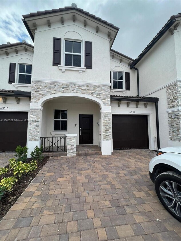 12727 NW 23rd Pl, Miami, FL 33125 - Townhome Rentals in Miami FL ...
