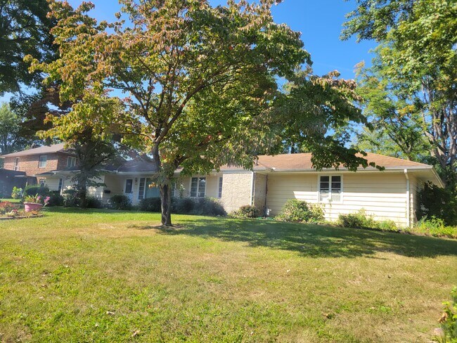 Bandore Park Apartments for Rent with a Garage - Toledo, OH - Updated ...
