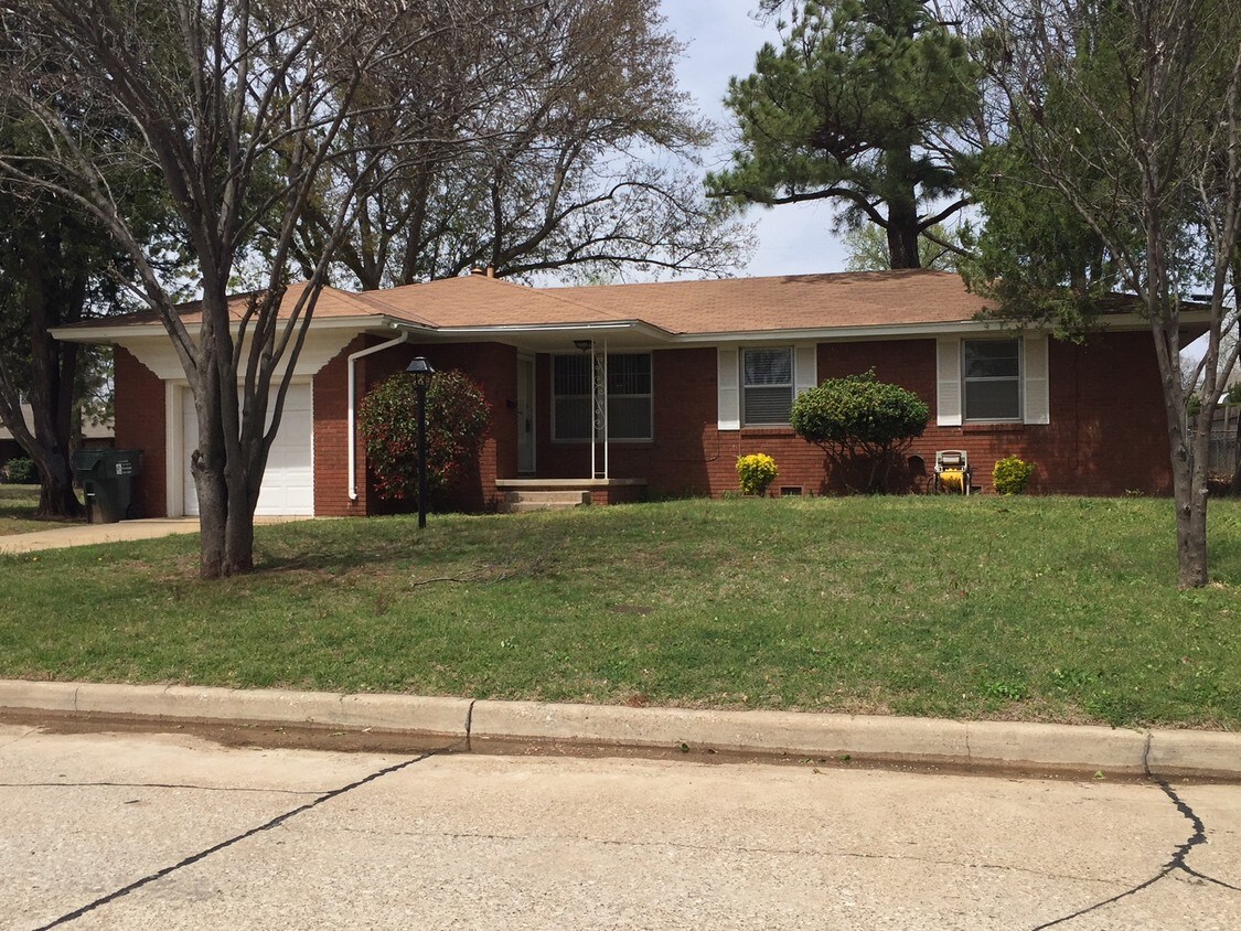 1423 Lindale Ave, Norman, OK 73069 - House Rental in Norman, OK | Apartments.com