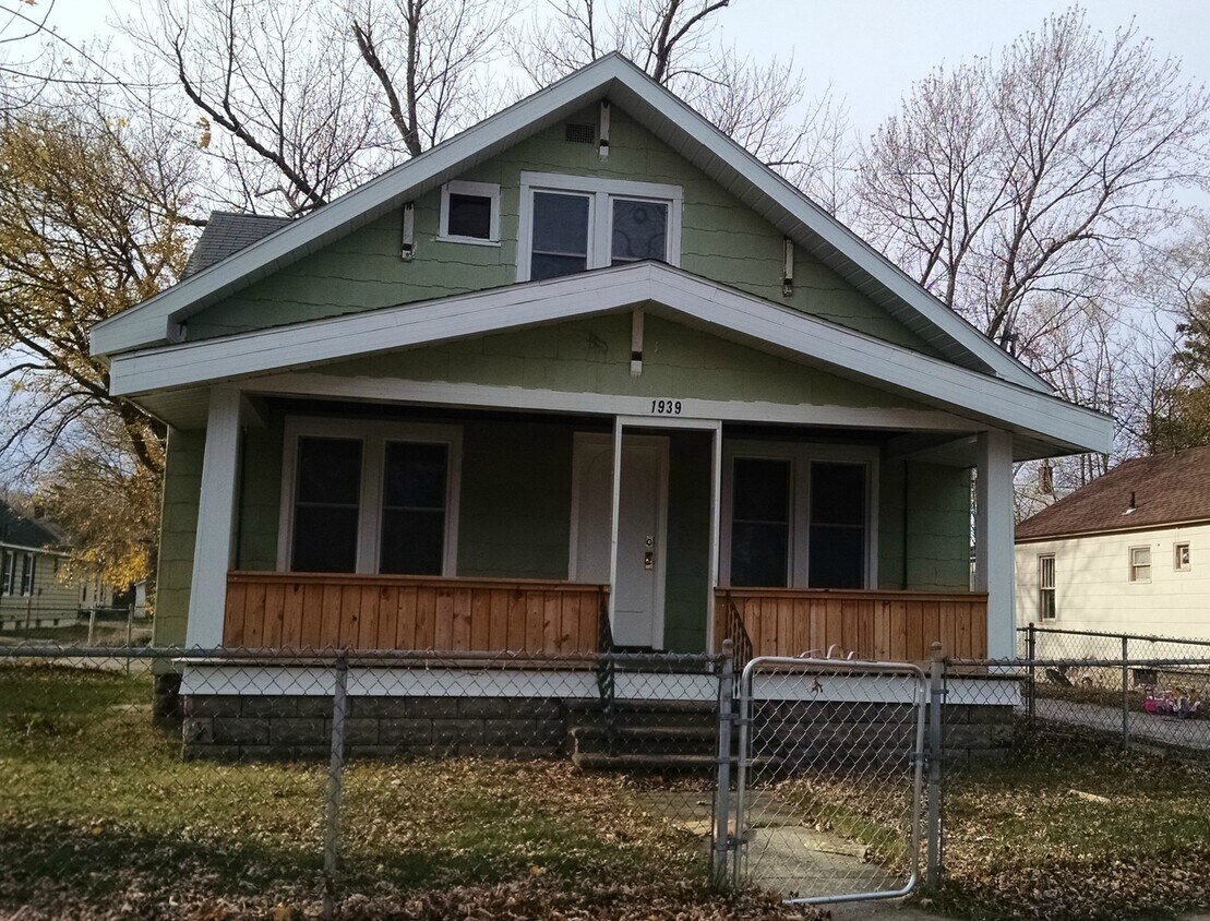 1939 Terrace St Unit 1, Muskegon, MI 49442 - Room for Rent in Muskegon ...
