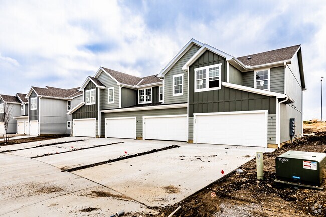 The Venue Townhomes - 960 Cedarcrest Dr Raymore, MO | Apartments.com