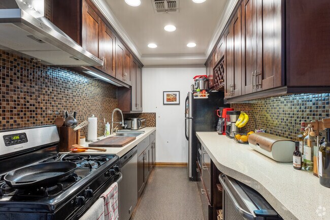 Outpost Apartments for Rent with Extra Storage - Los Angeles, CA ...