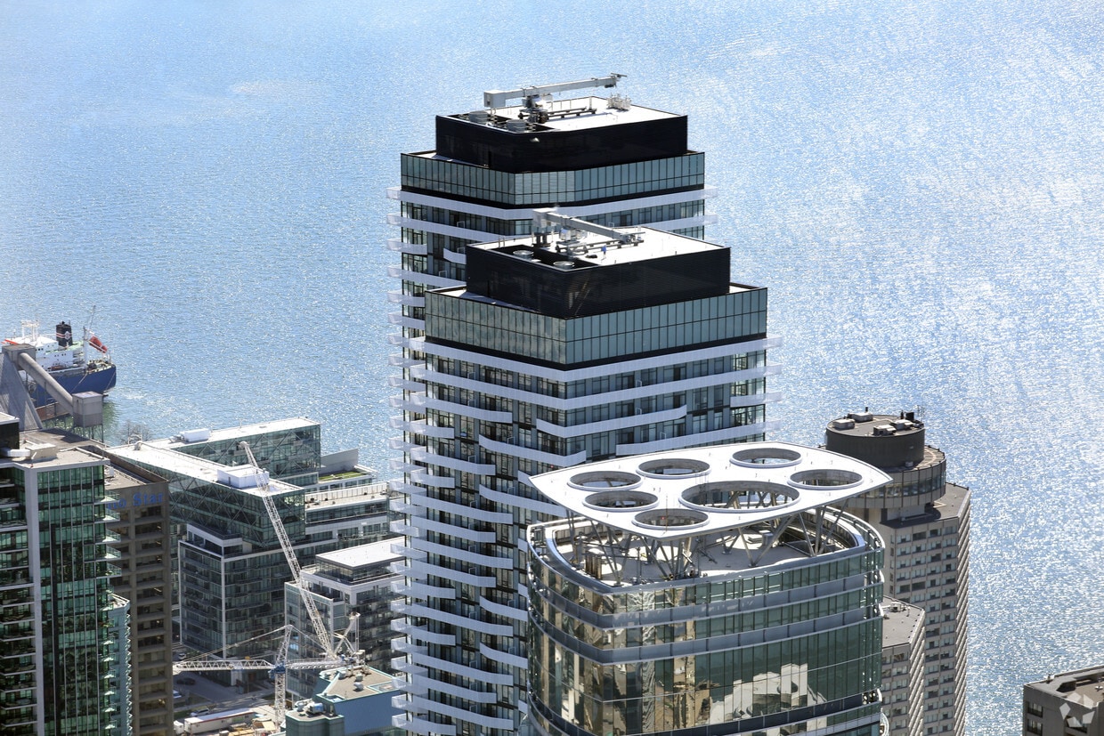 ICE Condominiums Tower 1 Apartments - 16 York St Toronto, ON ...