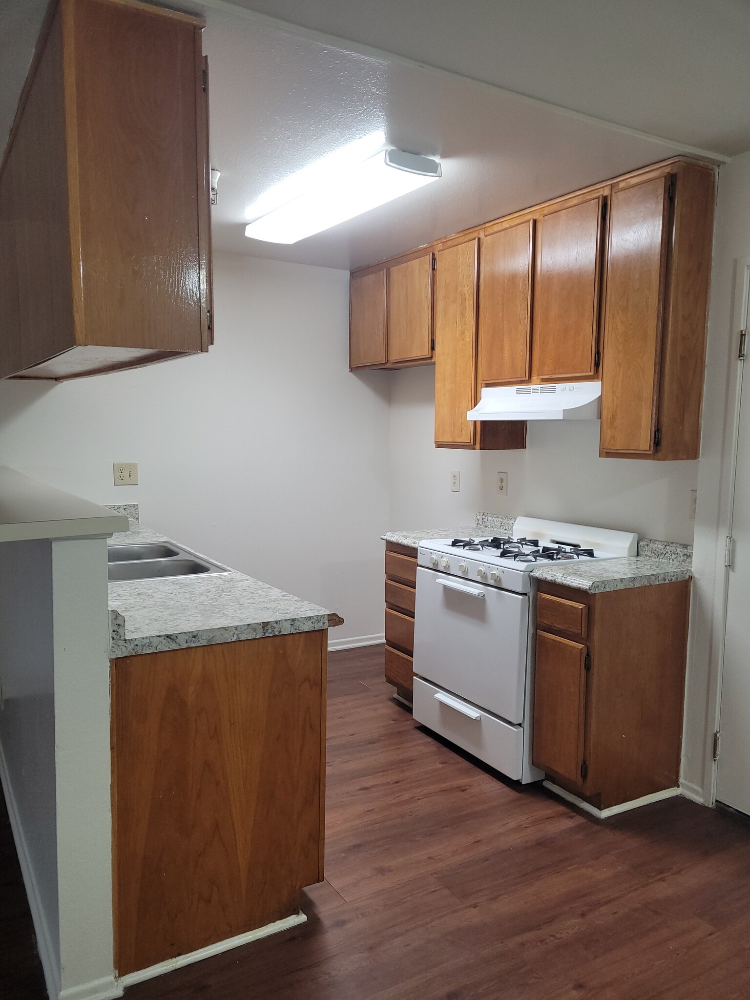 Vanowen Apartments - 15616 Vanowen St Los Angeles, CA 91406 ...