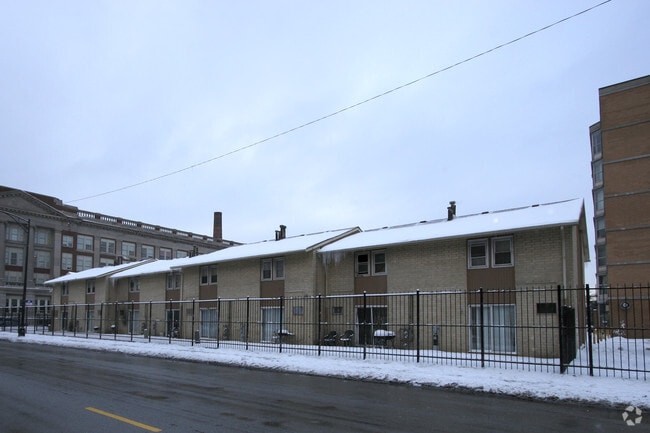 Oakley Square Rentals - Chicago, IL | Apartments.com