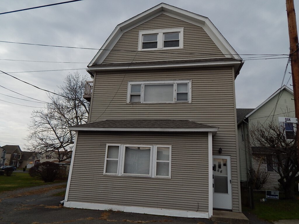 44 Oak St, Hudson, PA 18705 - Room for Rent in Hudson, PA | Apartments.com