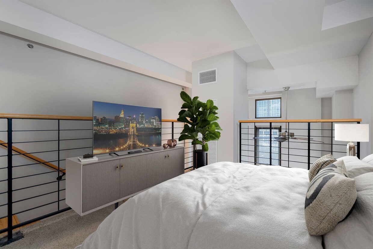 Parisian on Vine Apartments - 309 Vine St Cincinnati, OH 45202 ...
